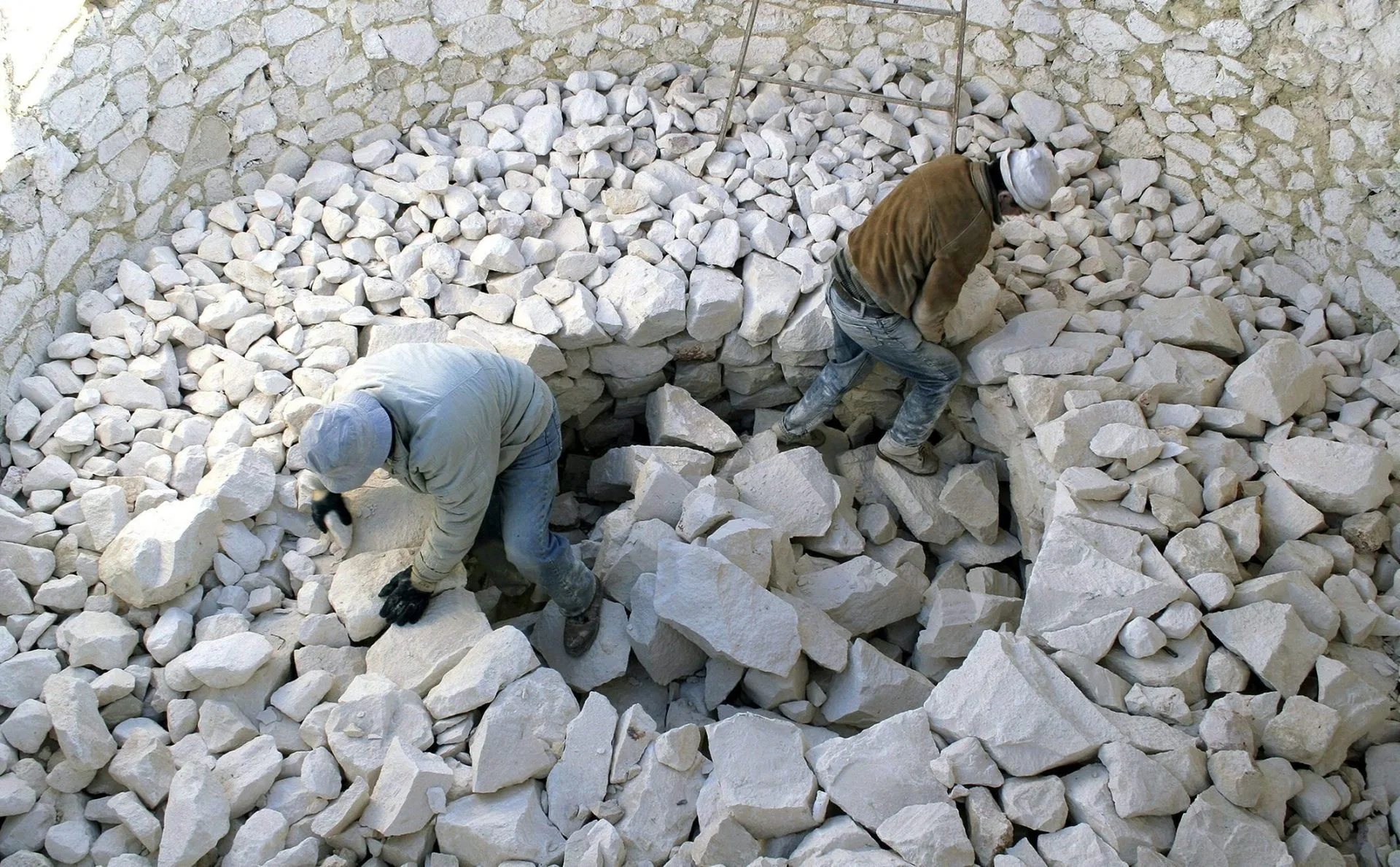 CARACTERIZACIÓN DE MUESTRAS DE CAL VIVA, APAGADA Y SU MATERIA PRIMA ...
