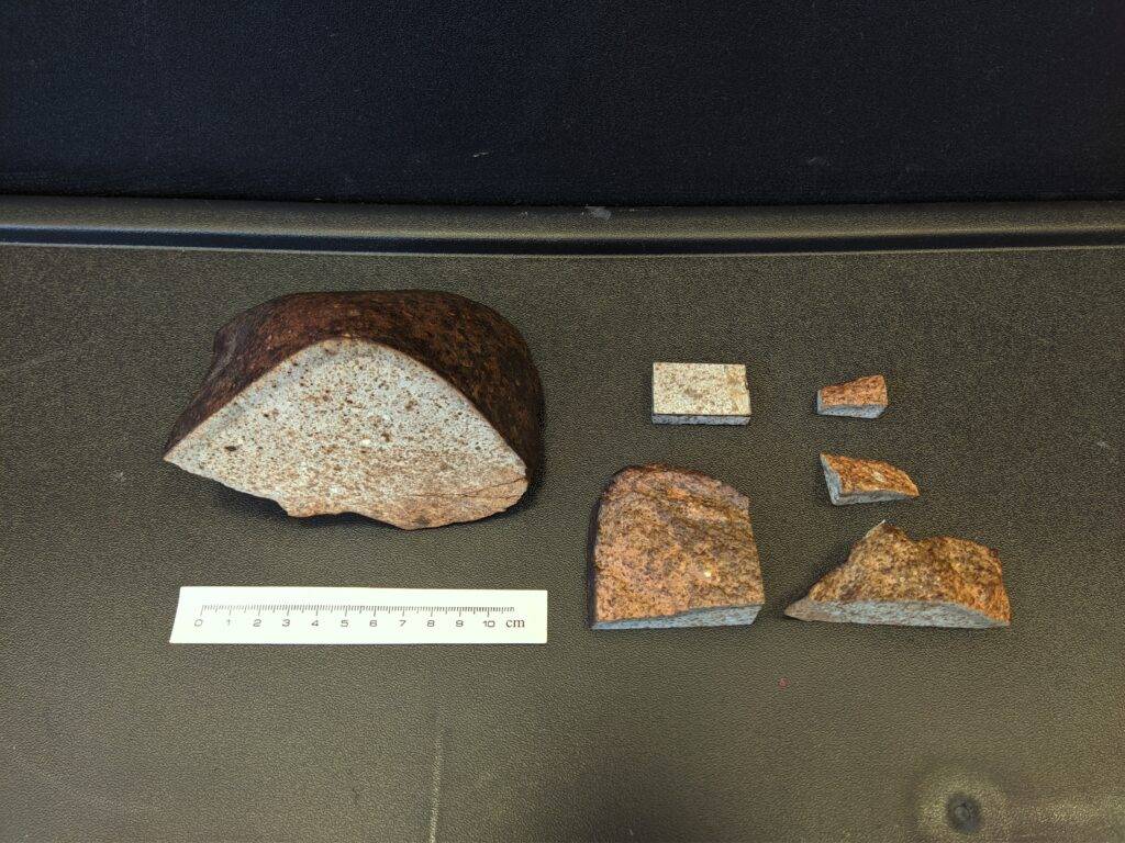 CARACTERIZACIÓN Y ESTUDIO DE FRAGMENTOS DE METEORITOS | Tesela